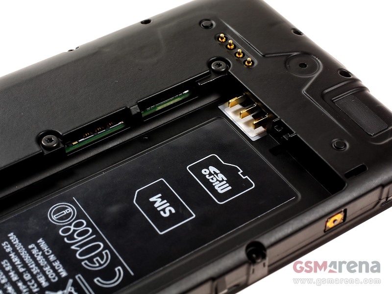 Nokia Lumia 820 pictures, official photos