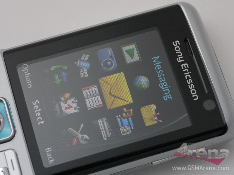 Sony Ericsson C702 pictures, official photos