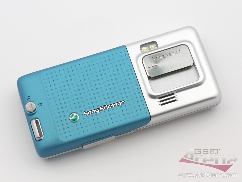 Sony Ericsson C702 pictures, official photos