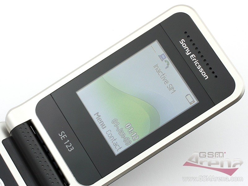 Sony Ericsson R306 Radio pictures, official photos