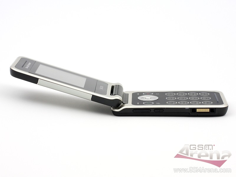 Sony Ericsson R306 Radio pictures, official photos