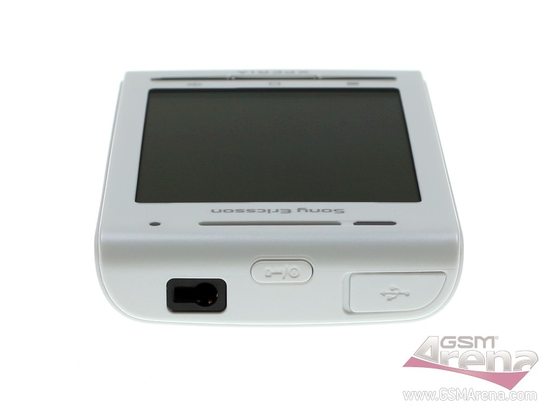 Sony Ericsson Xperia X8 pictures, official photos