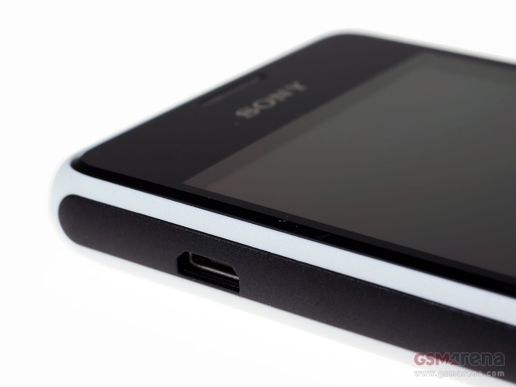 Sony Xperia E pictures, official photos