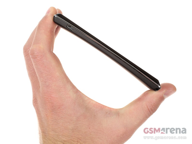 Sony Xperia J pictures, official photos