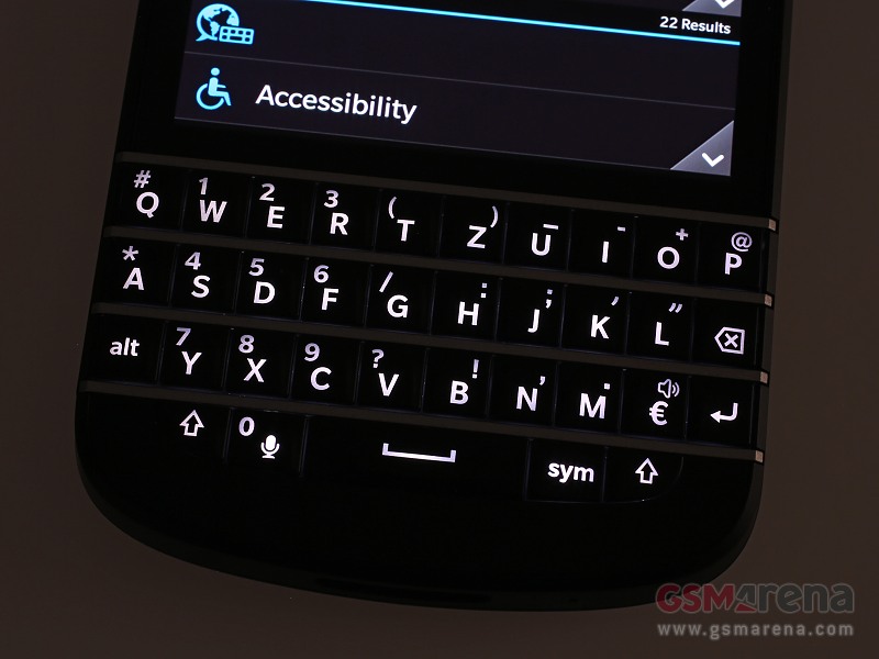 BlackBerry Q10 pictures, official photos