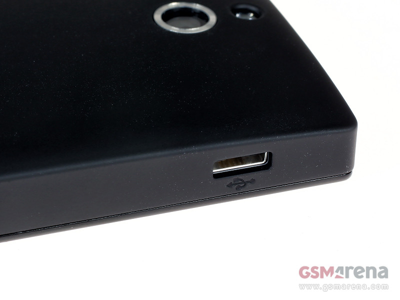 Sony Xperia U pictures, official photos