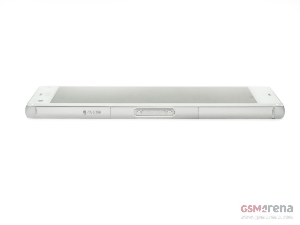 Sony Xperia Z3 Compact pictures, official photos