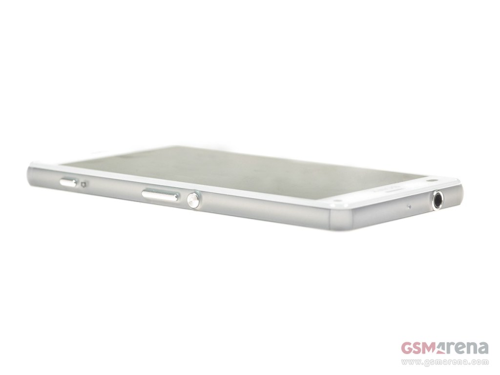 Sony Xperia Z3 Compact pictures, official photos