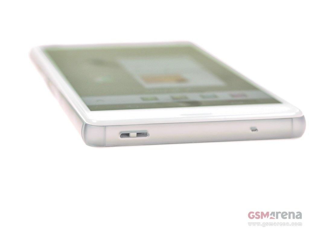 Sony Xperia Z3 Compact pictures, official photos