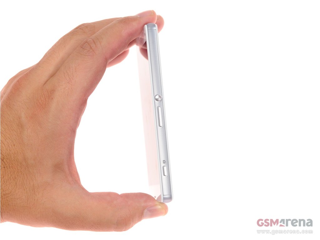 Sony Xperia Z3 Compact pictures, official photos